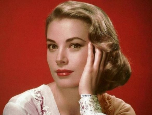 Lūk, ko parādīja Greisas Kellijas kāzu kurpju rentgena uzņēmums. Monako ...